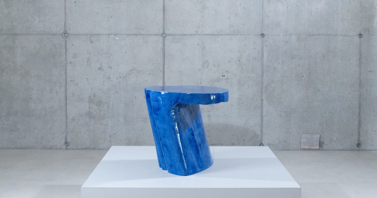 Liquid Table Round in Blauw door Studio Floris Wubben | VOS